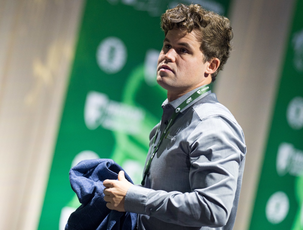 Magnus Carlsen vend le « jean interdit » aux enchères - Echecs & Stratégie